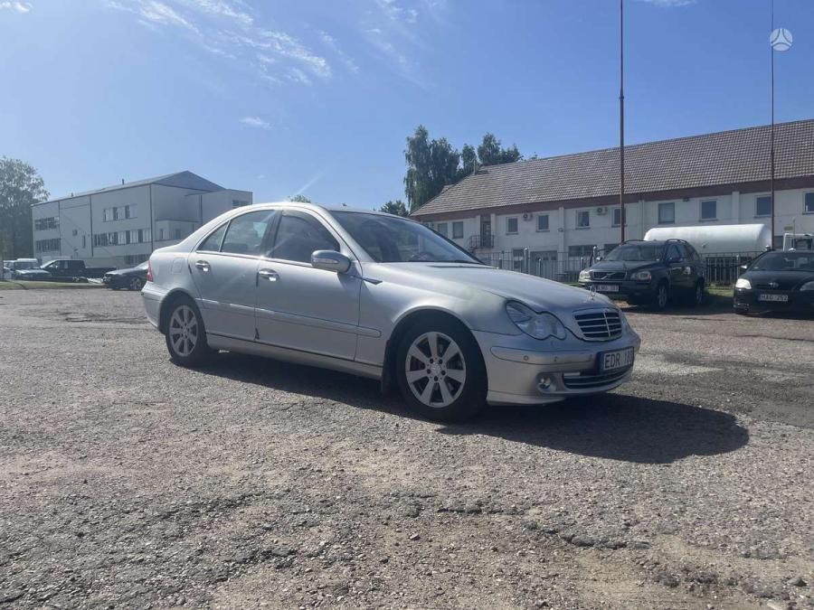 Pelēks Mercedes-Benz C 180 2006 Alīta, ar dzinēja tilpumu 1.80 L un nobraukumu 173 tūkst. km par 3450 €, foto 1 vietnē AUTOMOTO.COM.LV