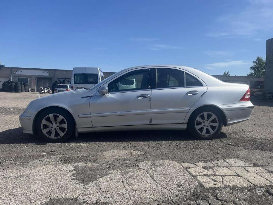 Pelēks Mercedes-Benz C 180 2006 Alīta, ar dzinēja tilpumu 1.80 L un nobraukumu 173 tūkst. km par 3450 €, foto 8 vietnē AUTOMOTO.COM.LV