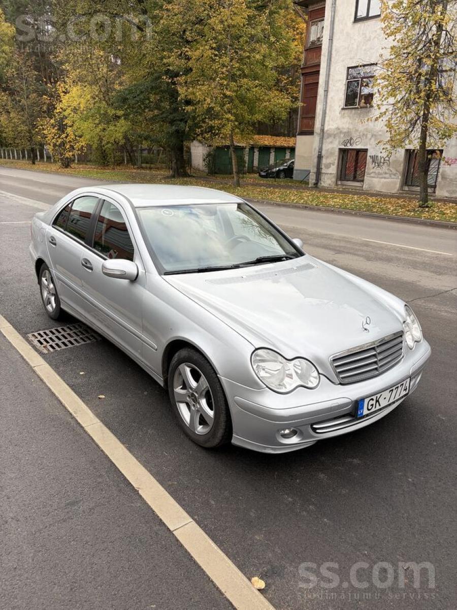 Pelēks Mercedes-Benz C 180 2007 Rīga, ar dzinēja tilpumu 1.80 L un nobraukumu 222 tūkst. km par 2600 €, foto 3 vietnē AUTOMOTO.COM.LV