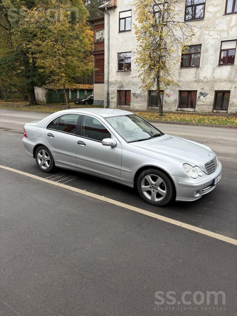 Pelēks Mercedes-Benz C 180 2007 Rīga, ar dzinēja tilpumu 1.80 L un nobraukumu 222 tūkst. km par 2600 €, foto 4 vietnē AUTOMOTO.COM.LV
