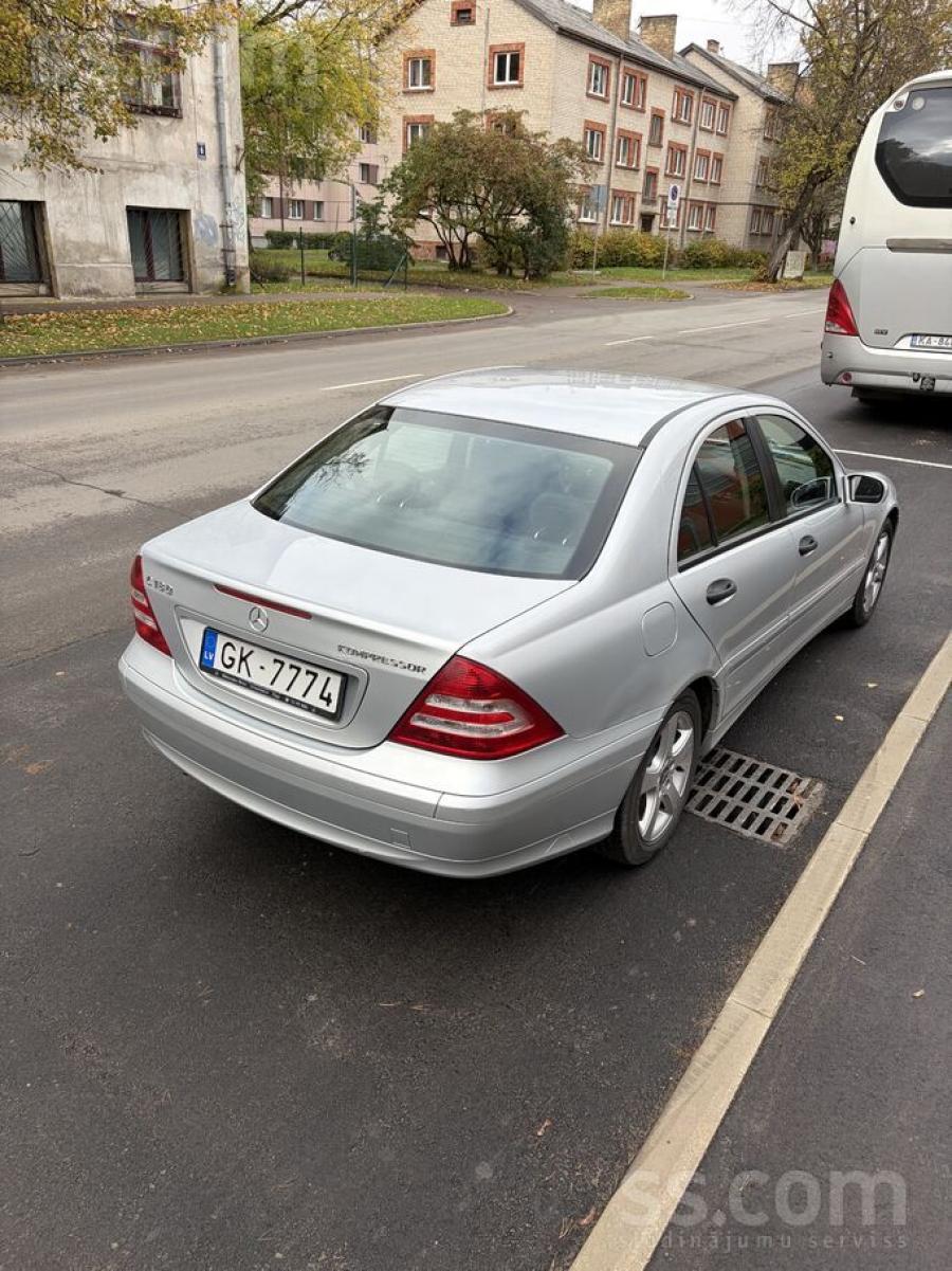 Pelēks Mercedes-Benz C 180 2007 Rīga, ar dzinēja tilpumu 1.80 L un nobraukumu 222 tūkst. km par 2600 €, foto 5 vietnē AUTOMOTO.COM.LV