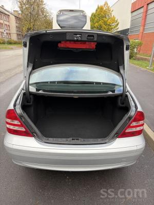 Pelēks Mercedes-Benz C 180 2007 Rīga, ar dzinēja tilpumu 1.80 L un nobraukumu 222 tūkst. km par 2600 €, foto 11 vietnē AUTOMOTO.COM.LV