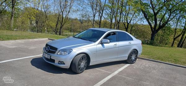 Pelēks Mercedes-Benz C 180 2008 Viļņa, ar dzinēja tilpumu 1.80 L un nobraukumu 214 tūkst. km par 6250 €, foto 2 vietnē AUTOMOTO.COM.LV