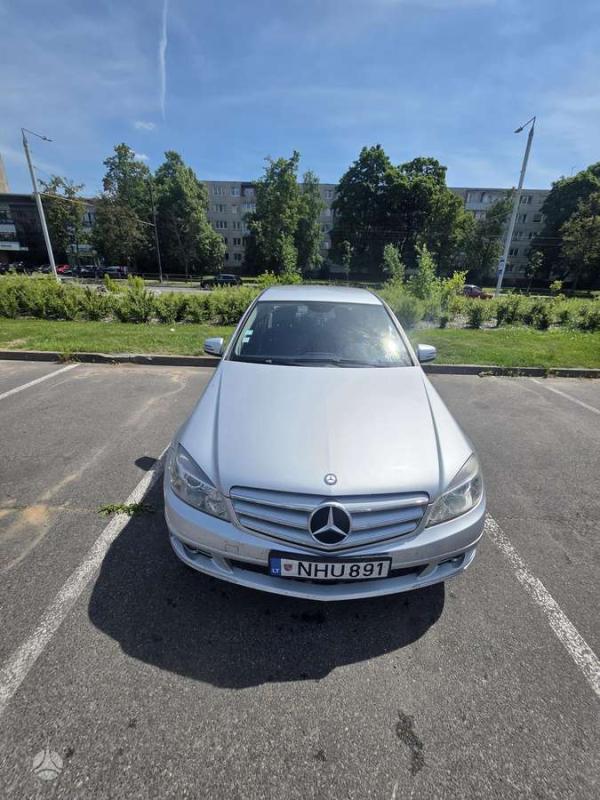 Grey Mercedes-Benz C 180 2010 in Vilnius, with an engine capacity of 2.14 L and mileage of 213 thousand km for 5600 €, photo 3 on AUTOMOTO.COM.LV