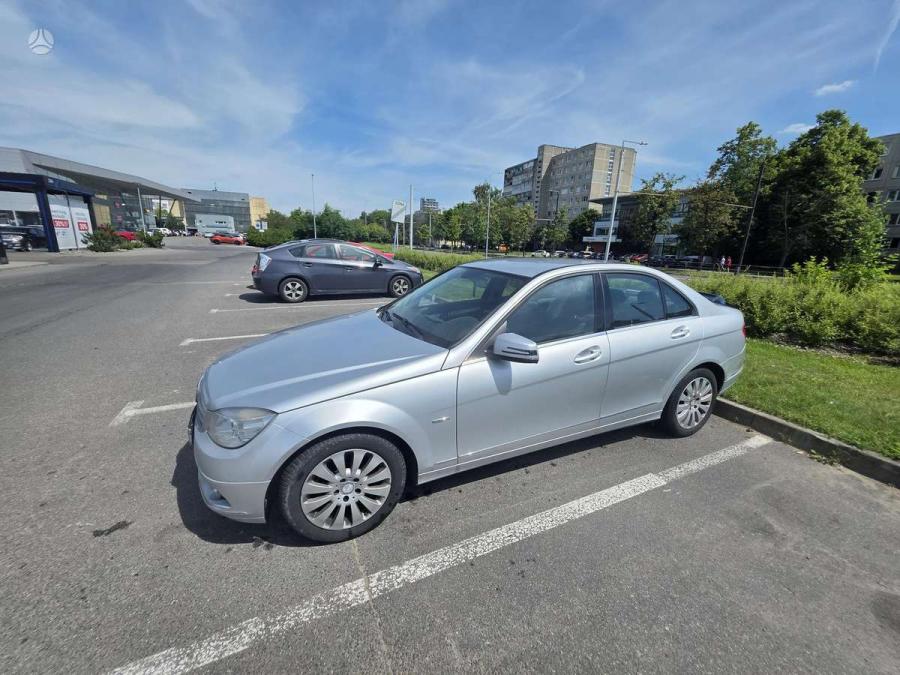 Grey Mercedes-Benz C 180 2010 in Vilnius, with an engine capacity of 2.14 L and mileage of 213 thousand km for 5600 €, photo 6 on AUTOMOTO.COM.LV