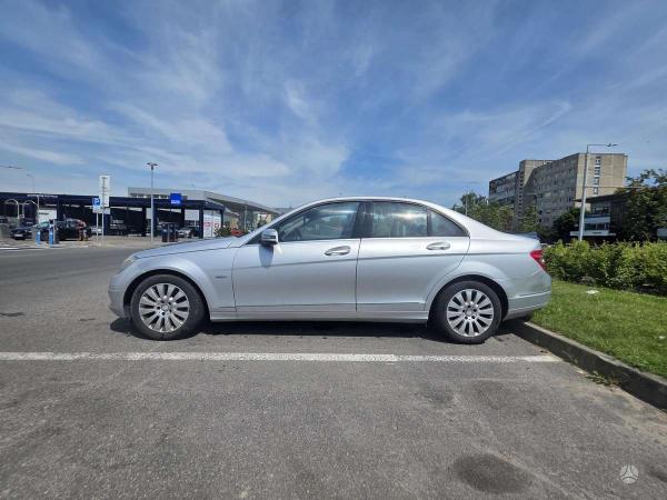Grey Mercedes-Benz C 180 2010 in Vilnius, with an engine capacity of 2.14 L and mileage of 213 thousand km for 5600 €, photo 6 on AUTOMOTO.COM.LV