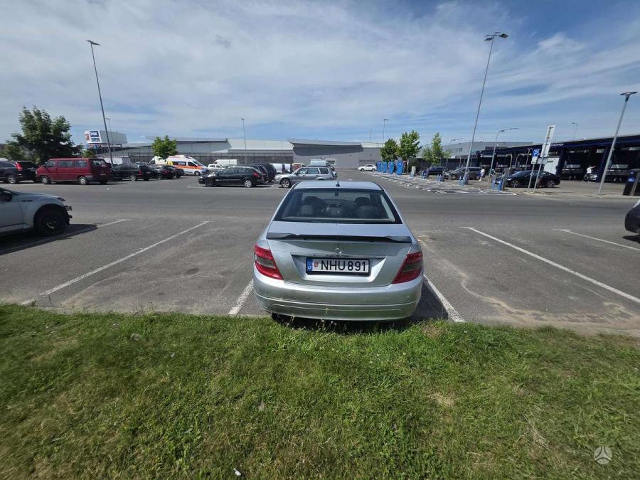 Grey Mercedes-Benz C 180 2010 in Vilnius, with an engine capacity of 2.14 L and mileage of 213 thousand km for 5600 €, photo 8 on AUTOMOTO.COM.LV