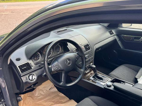 Pelēks Mercedes-Benz C 180 2010 Utena, ar dzinēja tilpumu 1.80 L un nobraukumu 161 tūkst. km par 5650 €, foto 7 vietnē AUTOMOTO.COM.LV