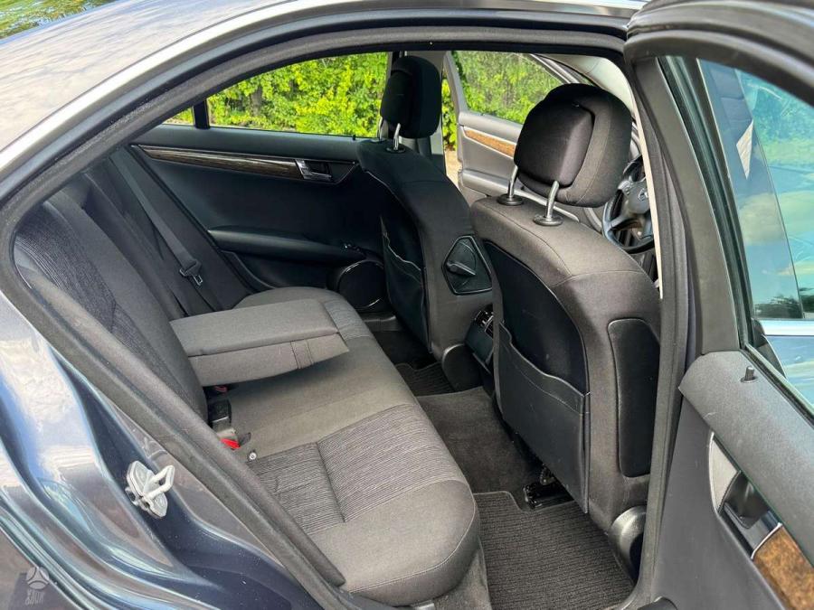 Pelēks Mercedes-Benz C 180 2010 Utena, ar dzinēja tilpumu 1.80 L un nobraukumu 161 tūkst. km par 5650 €, foto 12 vietnē AUTOMOTO.COM.LV