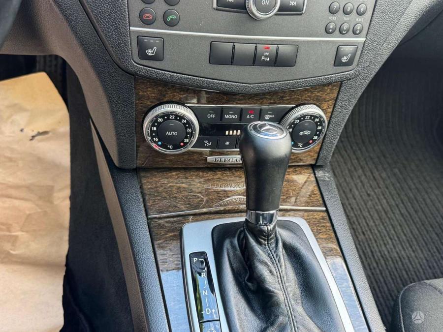 Pelēks Mercedes-Benz C 180 2010 Utena, ar dzinēja tilpumu 1.80 L un nobraukumu 161 tūkst. km par 5650 €, foto 14 vietnē AUTOMOTO.COM.LV