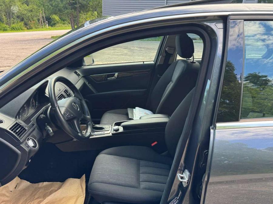 Pelēks Mercedes-Benz C 180 2010 Utena, ar dzinēja tilpumu 1.80 L un nobraukumu 161 tūkst. km par 5650 €, foto 15 vietnē AUTOMOTO.COM.LV