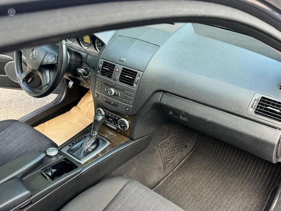 Pelēks Mercedes-Benz C 180 2010 Utena, ar dzinēja tilpumu 1.80 L un nobraukumu 161 tūkst. km par 5650 €, foto 16 vietnē AUTOMOTO.COM.LV