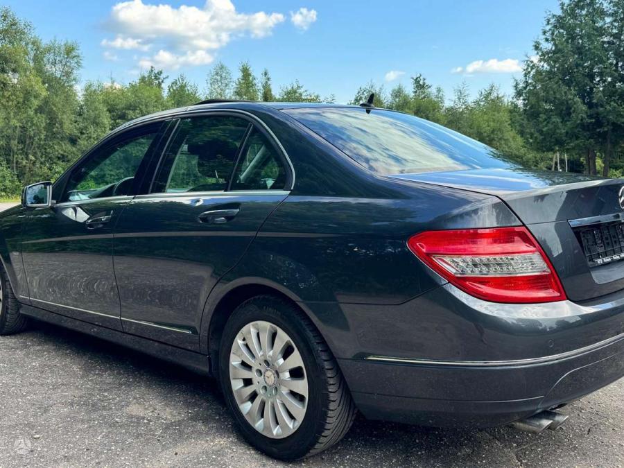 Pelēks Mercedes-Benz C 180 2010 Utena, ar dzinēja tilpumu 1.80 L un nobraukumu 161 tūkst. km par 5650 €, foto 18 vietnē AUTOMOTO.COM.LV