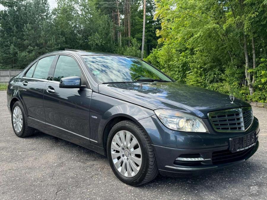 Pelēks Mercedes-Benz C 180 2010 Utena, ar dzinēja tilpumu 1.80 L un nobraukumu 161 tūkst. km par 5650 €, foto 24 vietnē AUTOMOTO.COM.LV