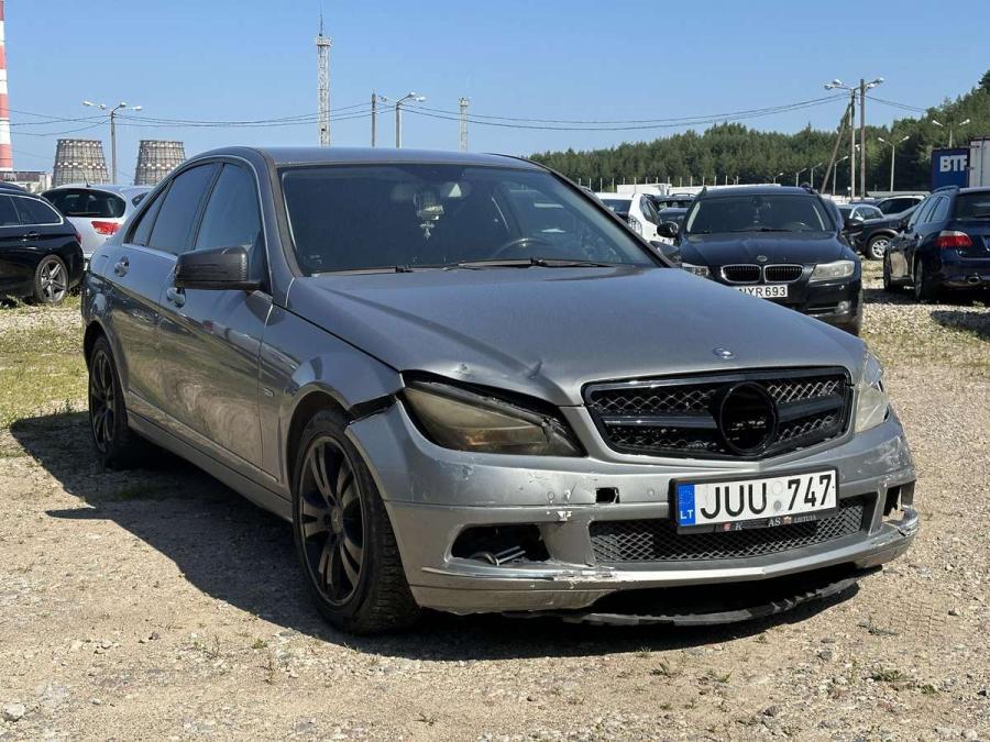 Grey Mercedes-Benz C 180 2010 in Vilnius, with an engine capacity of 2.14 L and mileage of 215 thousand km for 2800 €, photo 1 on AUTOMOTO.COM.LV