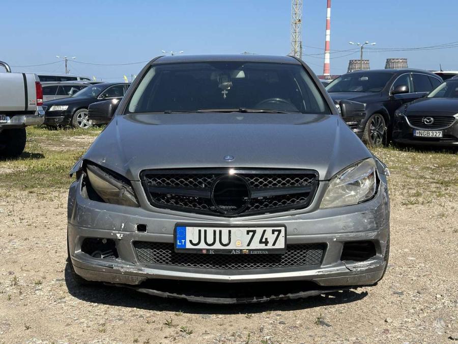 Grey Mercedes-Benz C 180 2010 in Vilnius, with an engine capacity of 2.14 L and mileage of 215 thousand km for 2800 €, photo 3 on AUTOMOTO.COM.LV
