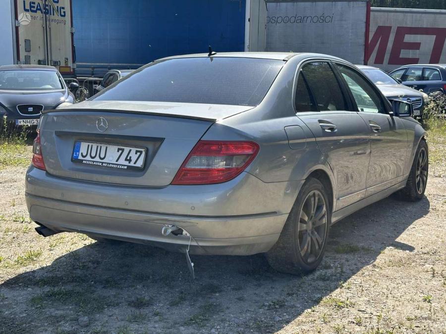 Grey Mercedes-Benz C 180 2010 in Vilnius, with an engine capacity of 2.14 L and mileage of 215 thousand km for 2800 €, photo 5 on AUTOMOTO.COM.LV