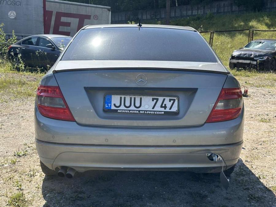 Grey Mercedes-Benz C 180 2010 in Vilnius, with an engine capacity of 2.14 L and mileage of 215 thousand km for 2800 €, photo 6 on AUTOMOTO.COM.LV