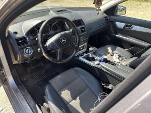 Grey Mercedes-Benz C 180 2010 in Vilnius, with an engine capacity of 2.14 L and mileage of 215 thousand km for 2800 €, photo 10 on AUTOMOTO.COM.LV