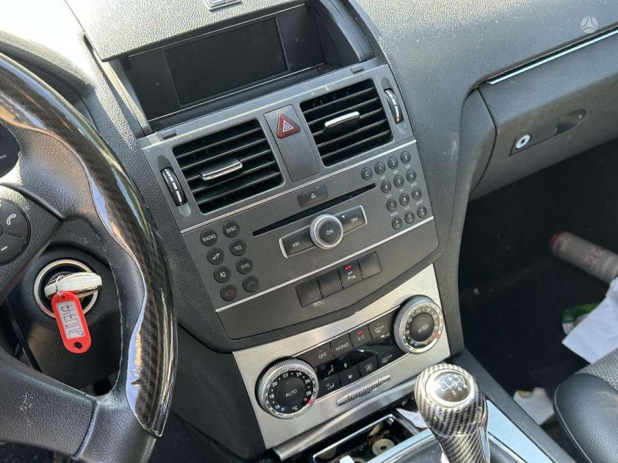Grey Mercedes-Benz C 180 2010 in Vilnius, with an engine capacity of 2.14 L and mileage of 215 thousand km for 2800 €, photo 11 on AUTOMOTO.COM.LV