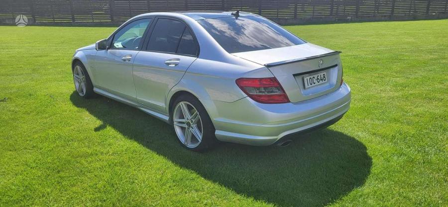 Pelēks Mercedes-Benz C 180 2010 Viļņa, ar dzinēja tilpumu 1.80 L un nobraukumu 330 tūkst. km par 5300 €, foto 7 vietnē AUTOMOTO.COM.LV