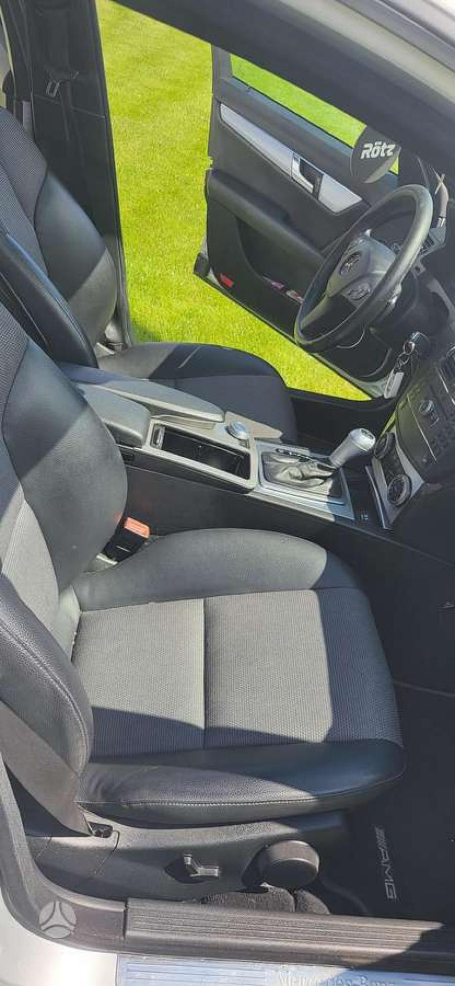 Pelēks Mercedes-Benz C 180 2010 Viļņa, ar dzinēja tilpumu 1.80 L un nobraukumu 330 tūkst. km par 5300 €, foto 12 vietnē AUTOMOTO.COM.LV