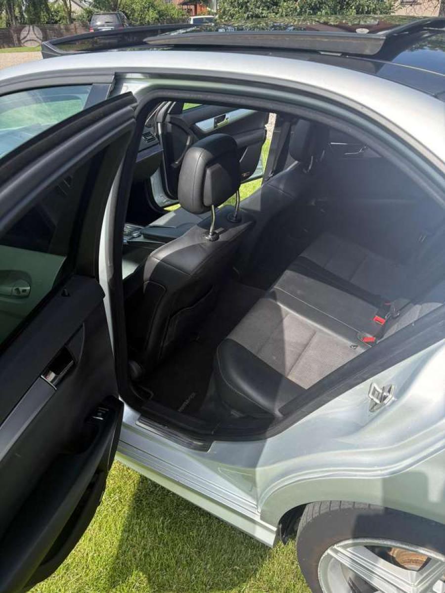 Pelēks Mercedes-Benz C 180 2010 Viļņa, ar dzinēja tilpumu 1.80 L un nobraukumu 330 tūkst. km par 5300 €, foto 16 vietnē AUTOMOTO.COM.LV