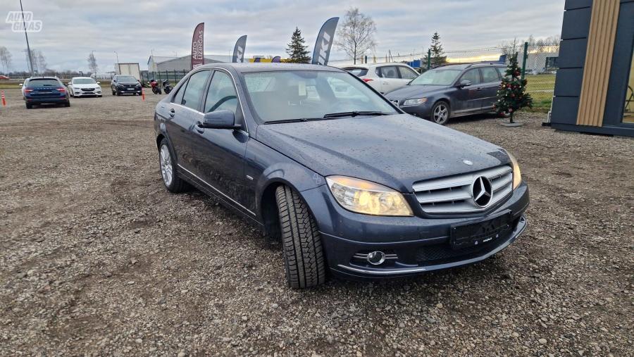 Grey Mercedes-Benz C 180 2011 in Marijampole, with an engine capacity of 2.10 L and mileage of 284 thousand km for 6990 €, photo 3 on AUTOMOTO.COM.LV