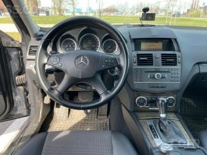 Pelēks Mercedes-Benz C 180 2011 Liepāja, ar dzinēja tilpumu 2.20 L un nobraukumu 326 tūkst. km par 5200 €, foto 5 vietnē AUTOMOTO.COM.LV