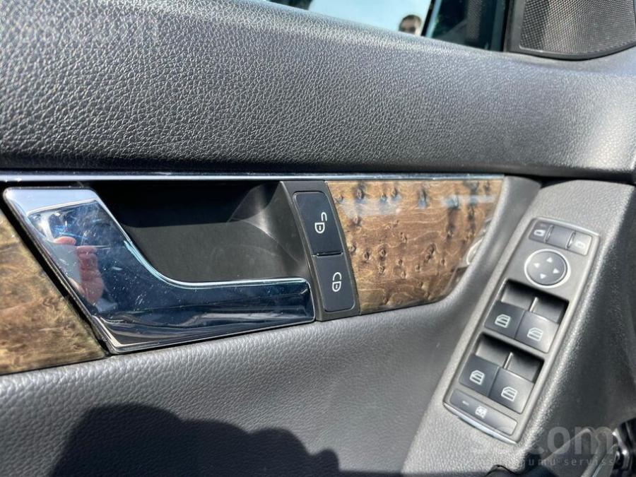 Pelēks Mercedes-Benz C 180 2011 Liepāja, ar dzinēja tilpumu 2.20 L un nobraukumu 326 tūkst. km par 5200 €, foto 6 vietnē AUTOMOTO.COM.LV