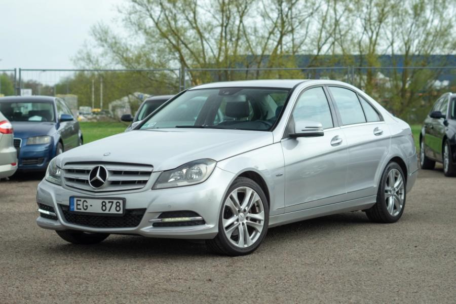 Pelēks Mercedes-Benz C 180 2011 Rīga, ar dzinēja tilpumu 1.80 L un nobraukumu 194 tūkst. km par 7700 €, foto 1 vietnē AUTOMOTO.COM.LV