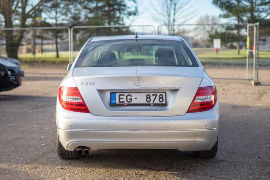 Pelēks Mercedes-Benz C 180 2011 Rīga, ar dzinēja tilpumu 1.80 L un nobraukumu 194 tūkst. km par 7700 €, foto 8 vietnē AUTOMOTO.COM.LV