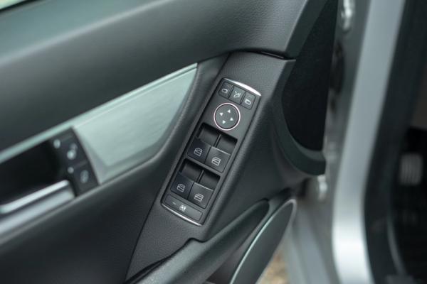 Pelēks Mercedes-Benz C 180 2011 Rīga, ar dzinēja tilpumu 1.80 L un nobraukumu 194 tūkst. km par 7700 €, foto 9 vietnē AUTOMOTO.COM.LV