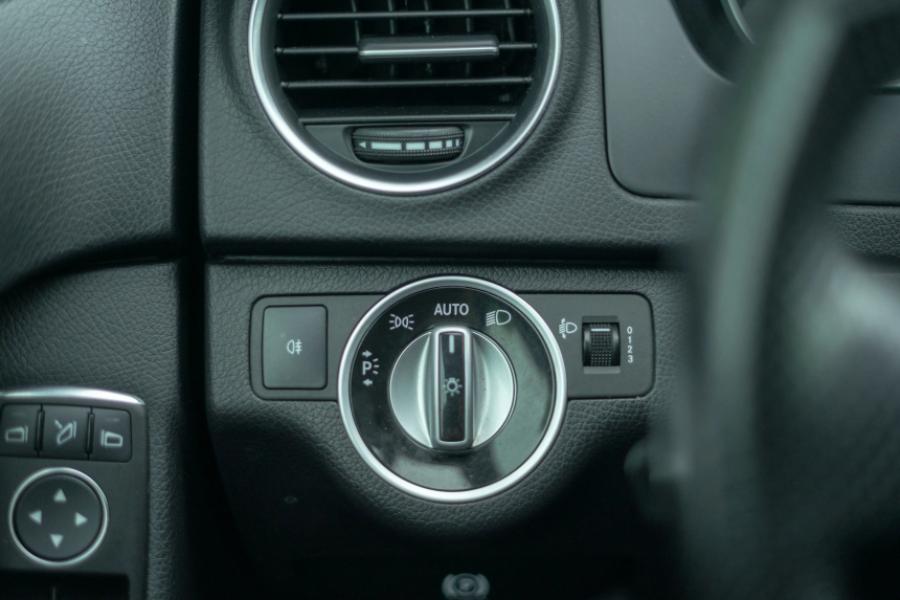Pelēks Mercedes-Benz C 180 2011 Rīga, ar dzinēja tilpumu 1.80 L un nobraukumu 194 tūkst. km par 7700 €, foto 16 vietnē AUTOMOTO.COM.LV