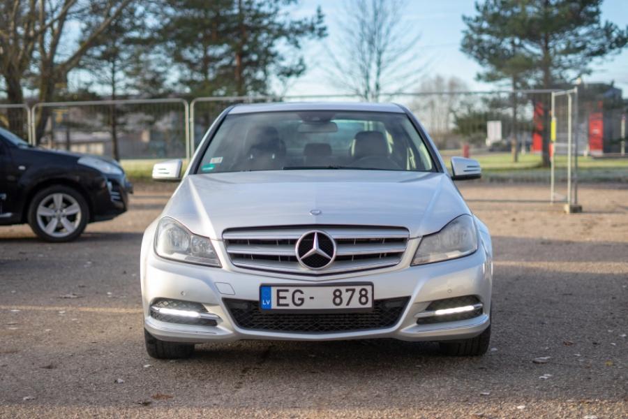 Pelēks Mercedes-Benz C 180 2011 Rīga, ar dzinēja tilpumu 1.80 L un nobraukumu 194 tūkst. km par 7700 €, foto 19 vietnē AUTOMOTO.COM.LV