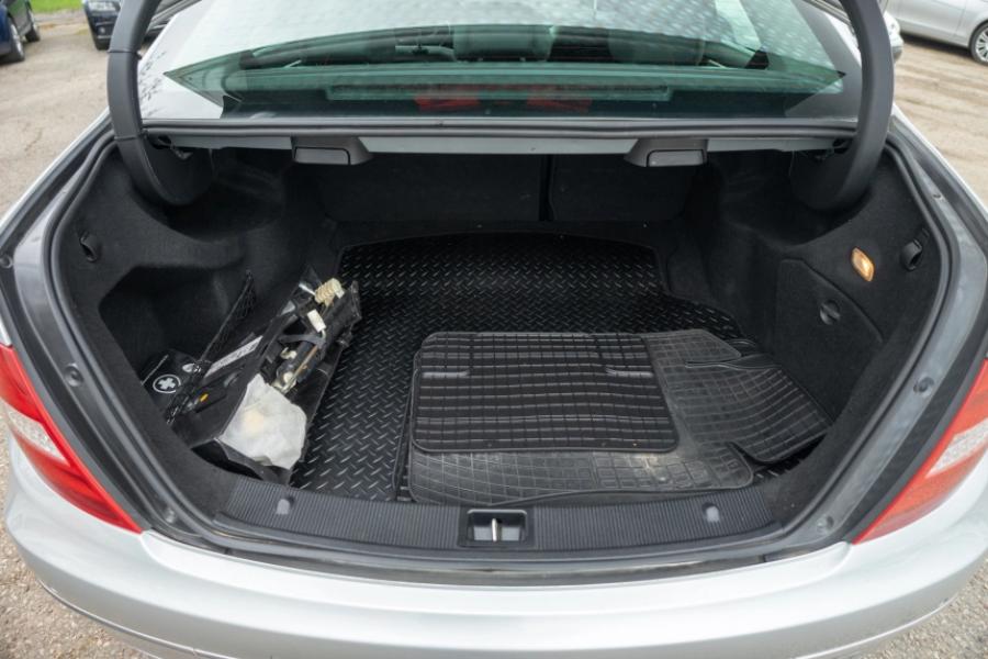 Pelēks Mercedes-Benz C 180 2011 Rīga, ar dzinēja tilpumu 1.80 L un nobraukumu 194 tūkst. km par 7700 €, foto 21 vietnē AUTOMOTO.COM.LV