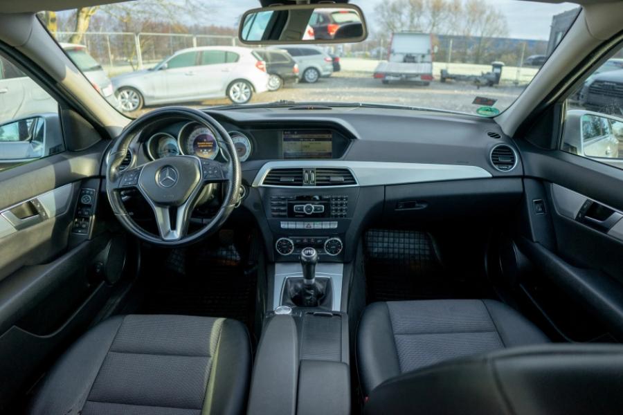 Pelēks Mercedes-Benz C 180 2011 Rīga, ar dzinēja tilpumu 1.80 L un nobraukumu 194 tūkst. km par 7700 €, foto 22 vietnē AUTOMOTO.COM.LV