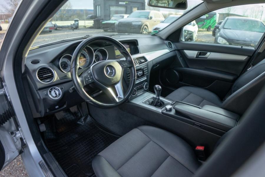 Pelēks Mercedes-Benz C 180 2011 Rīga, ar dzinēja tilpumu 1.80 L un nobraukumu 194 tūkst. km par 7700 €, foto 23 vietnē AUTOMOTO.COM.LV