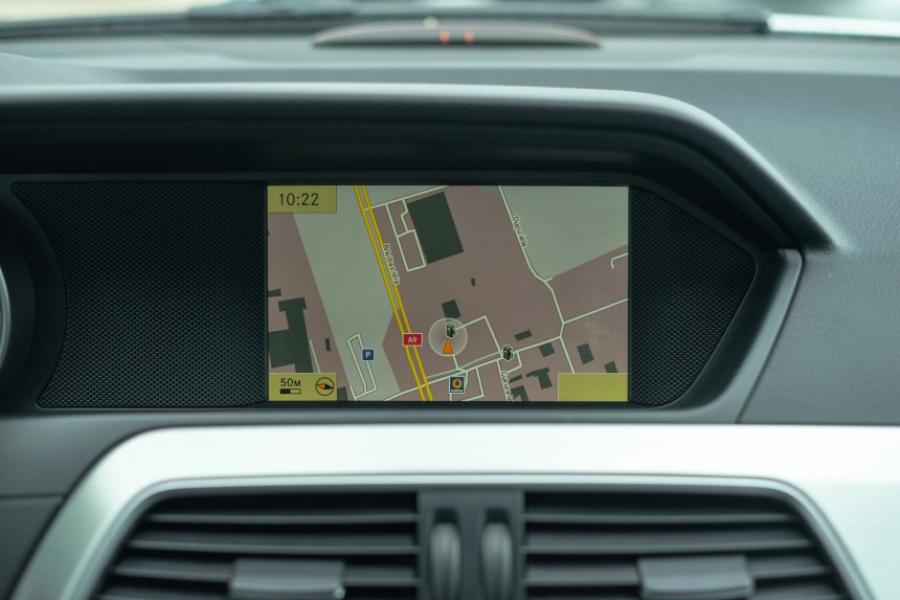 Pelēks Mercedes-Benz C 180 2011 Rīga, ar dzinēja tilpumu 1.80 L un nobraukumu 194 tūkst. km par 7700 €, foto 24 vietnē AUTOMOTO.COM.LV