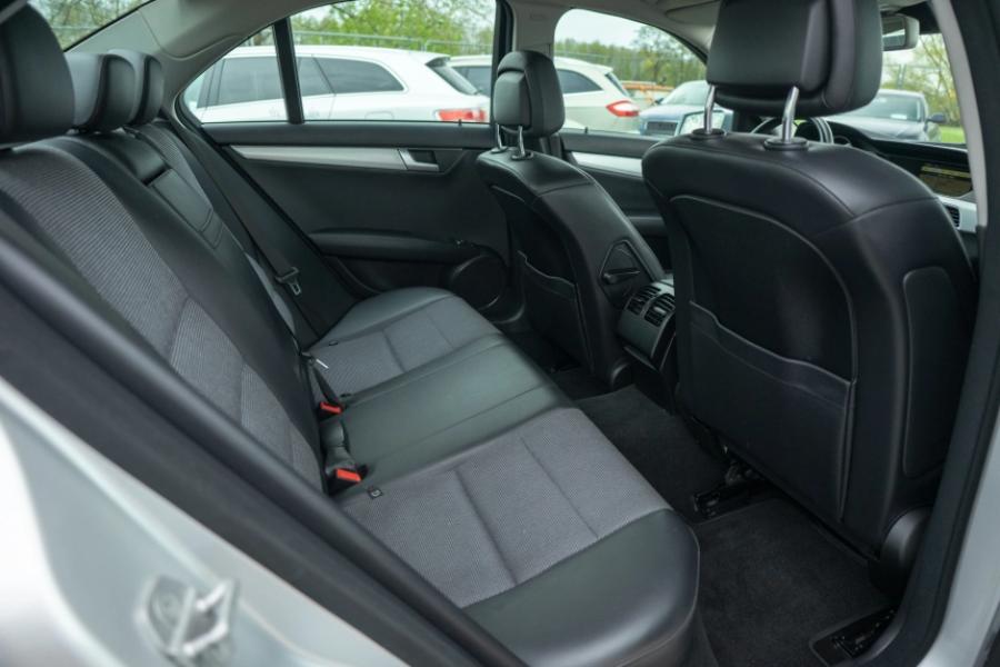 Pelēks Mercedes-Benz C 180 2011 Rīga, ar dzinēja tilpumu 1.80 L un nobraukumu 194 tūkst. km par 7700 €, foto 25 vietnē AUTOMOTO.COM.LV