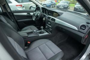 Pelēks Mercedes-Benz C 180 2011 Rīga, ar dzinēja tilpumu 1.80 L un nobraukumu 194 tūkst. km par 7700 €, foto 26 vietnē AUTOMOTO.COM.LV