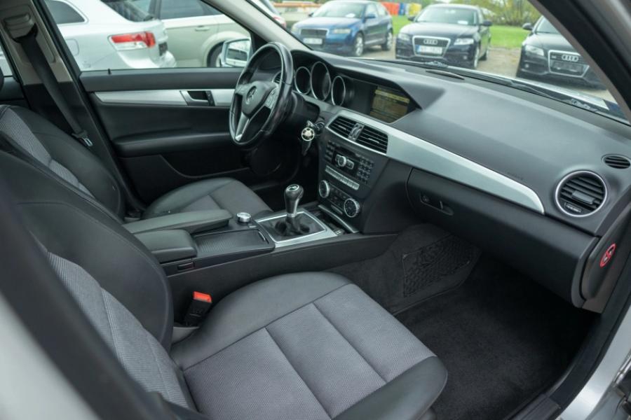 Pelēks Mercedes-Benz C 180 2011 Rīga, ar dzinēja tilpumu 1.80 L un nobraukumu 194 tūkst. km par 7700 €, foto 26 vietnē AUTOMOTO.COM.LV