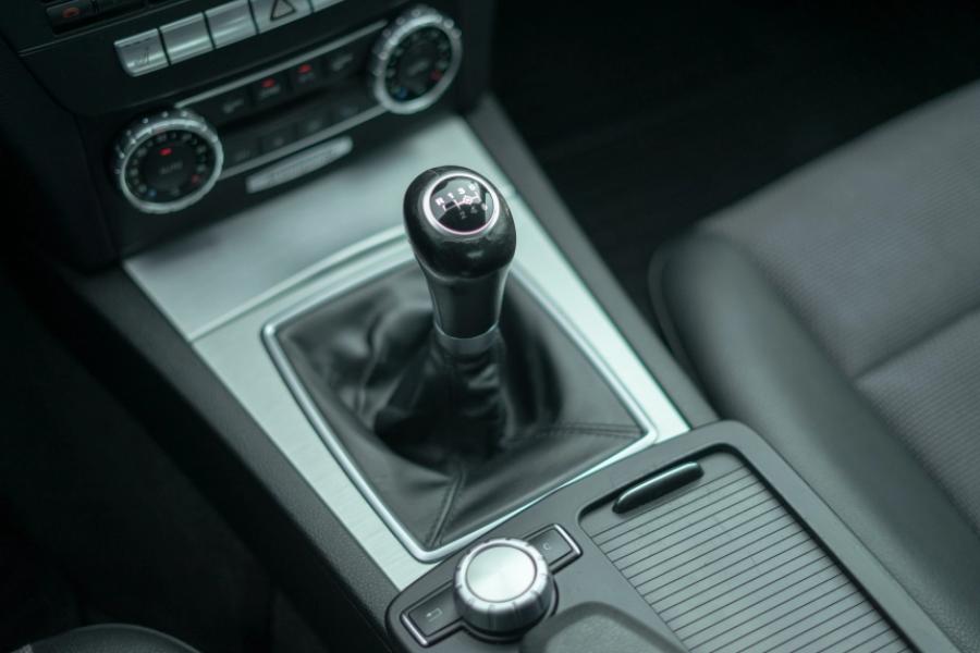 Pelēks Mercedes-Benz C 180 2011 Rīga, ar dzinēja tilpumu 1.80 L un nobraukumu 194 tūkst. km par 7700 €, foto 29 vietnē AUTOMOTO.COM.LV