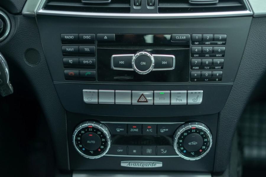 Pelēks Mercedes-Benz C 180 2011 Rīga, ar dzinēja tilpumu 1.80 L un nobraukumu 194 tūkst. km par 7700 €, foto 32 vietnē AUTOMOTO.COM.LV