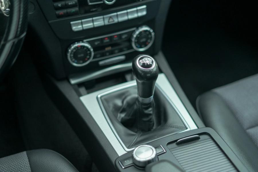 Pelēks Mercedes-Benz C 180 2011 Rīga, ar dzinēja tilpumu 1.80 L un nobraukumu 194 tūkst. km par 7700 €, foto 35 vietnē AUTOMOTO.COM.LV
