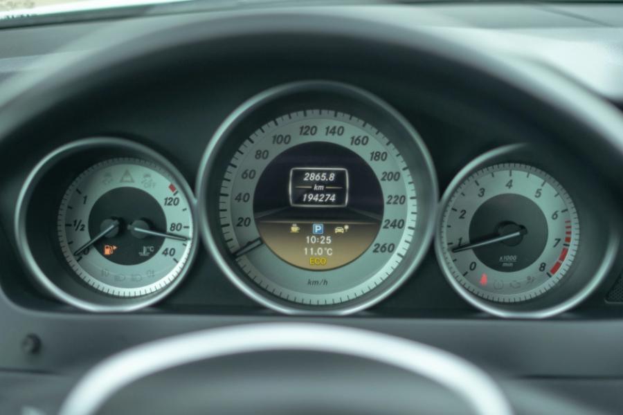 Pelēks Mercedes-Benz C 180 2011 Rīga, ar dzinēja tilpumu 1.80 L un nobraukumu 194 tūkst. km par 7700 €, foto 36 vietnē AUTOMOTO.COM.LV