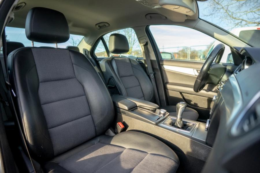 Pelēks Mercedes-Benz C 180 2011 Rīga, ar dzinēja tilpumu 1.80 L un nobraukumu 194 tūkst. km par 7700 €, foto 37 vietnē AUTOMOTO.COM.LV