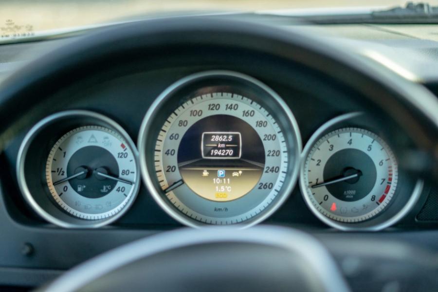 Pelēks Mercedes-Benz C 180 2011 Rīga, ar dzinēja tilpumu 1.80 L un nobraukumu 194 tūkst. km par 7700 €, foto 38 vietnē AUTOMOTO.COM.LV