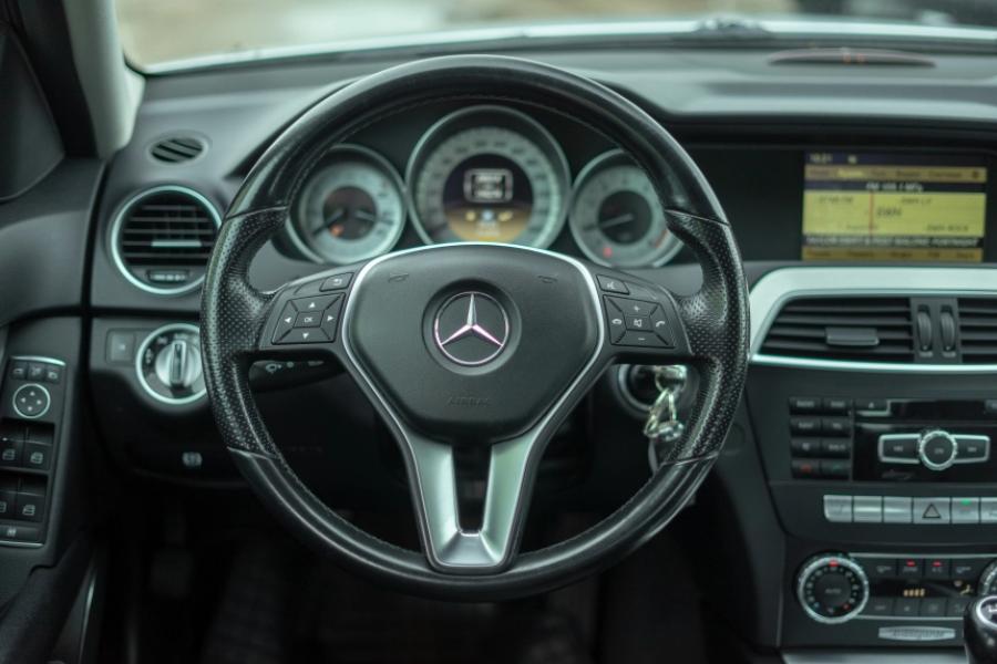 Pelēks Mercedes-Benz C 180 2011 Rīga, ar dzinēja tilpumu 1.80 L un nobraukumu 194 tūkst. km par 7700 €, foto 40 vietnē AUTOMOTO.COM.LV