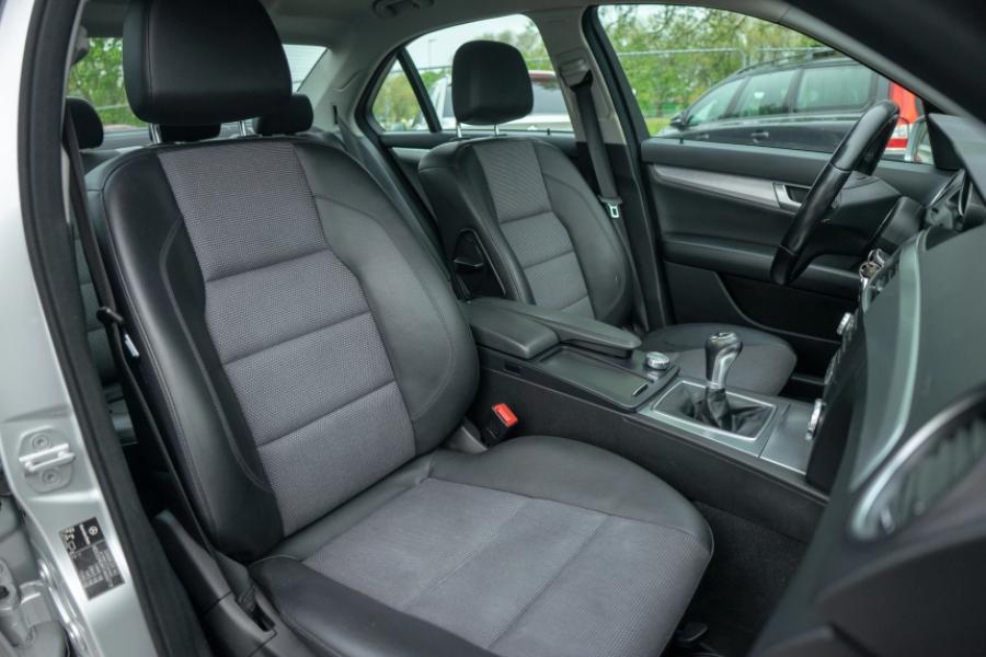 Pelēks Mercedes-Benz C 180 2011 Rīga, ar dzinēja tilpumu 1.80 L un nobraukumu 194 tūkst. km par 7700 €, foto 42 vietnē AUTOMOTO.COM.LV